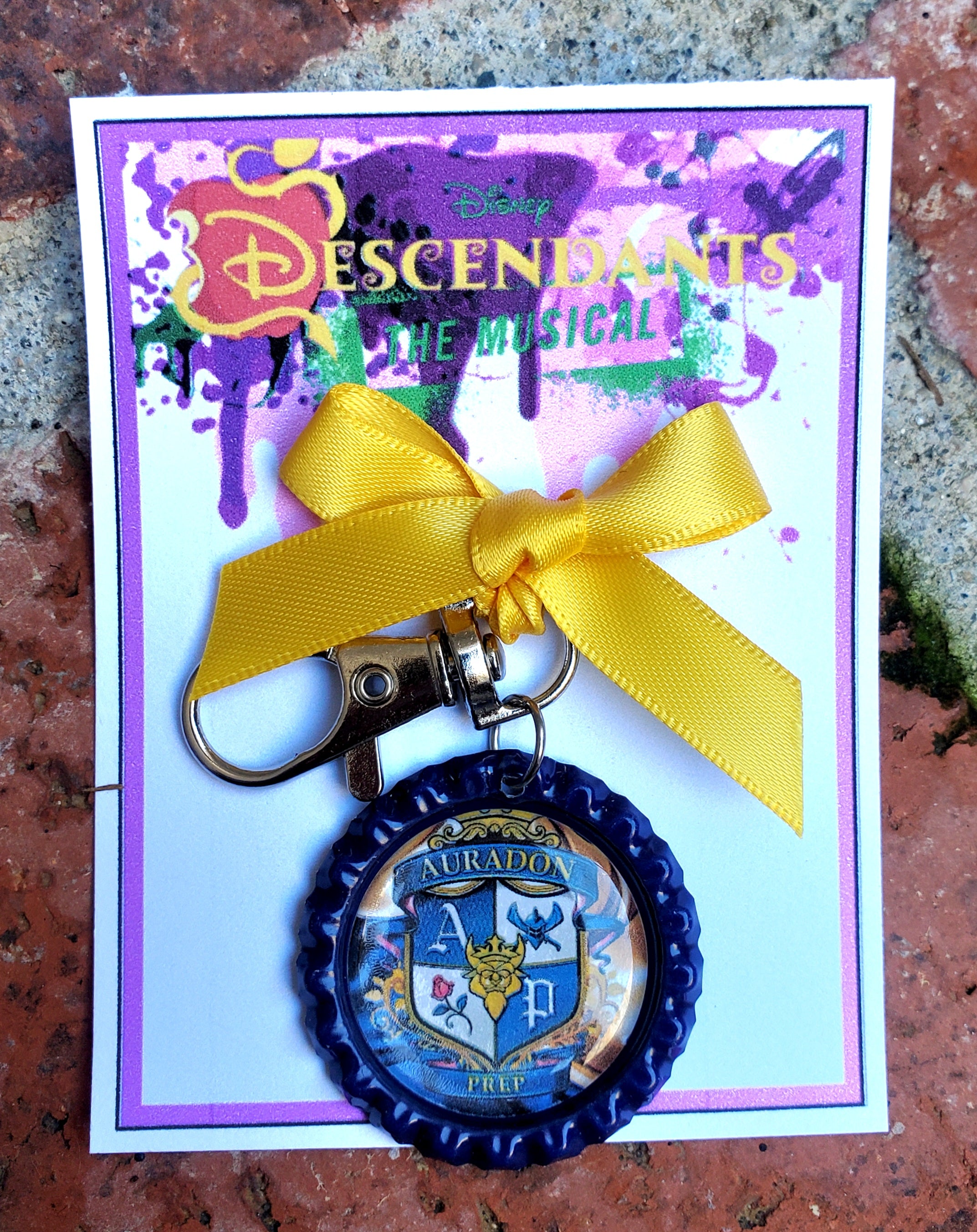 DESCENDANTS "Auradon Prep" Bottlecap Keychain – The Lobby Boutique