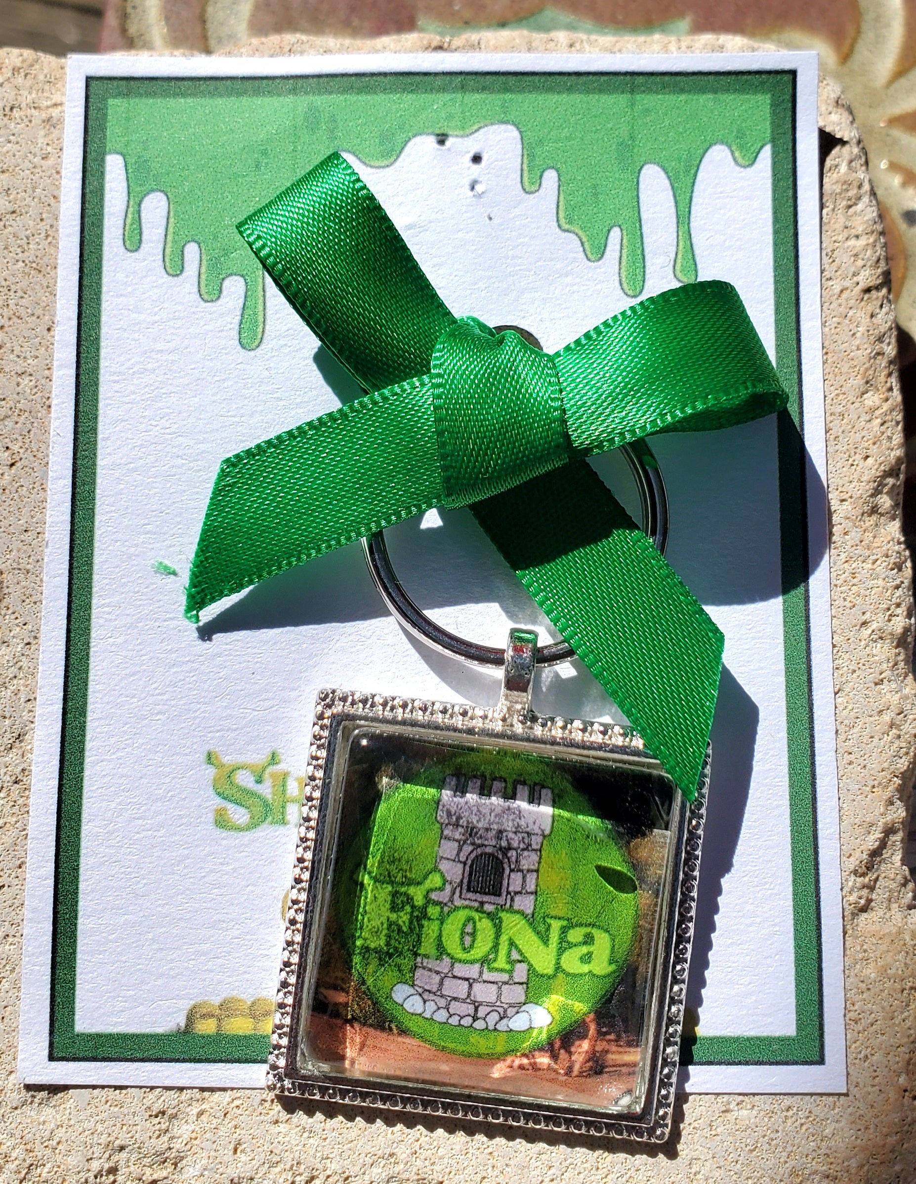 SHREK "Fiona" Glass Cabachon Keychain – The Lobby Boutique